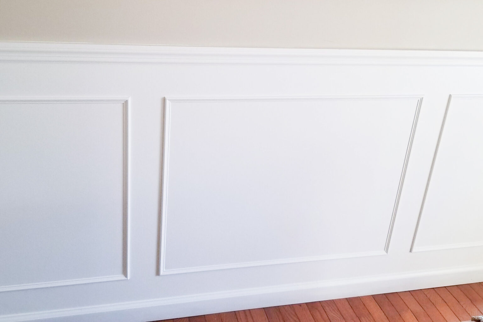 How to Install Custom DIY Wainscoting Wall Trim - The Curious Stones